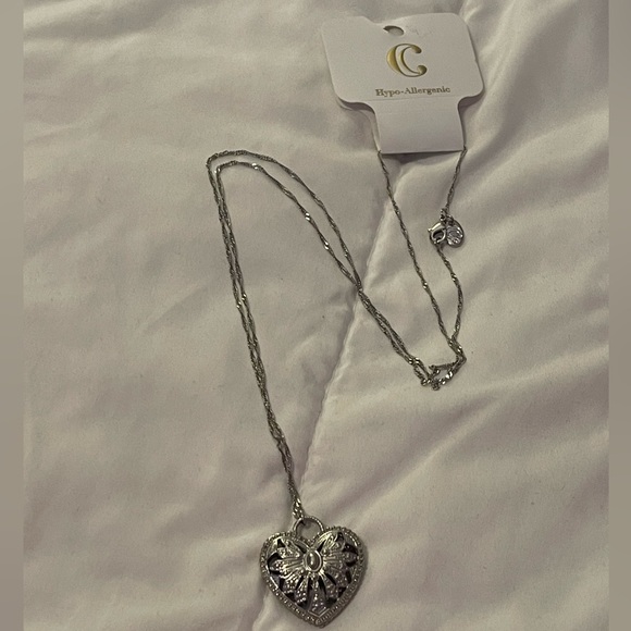 Charming Charlie | Jewelry | Nwt Charming Charlie Heart Pendant ...
